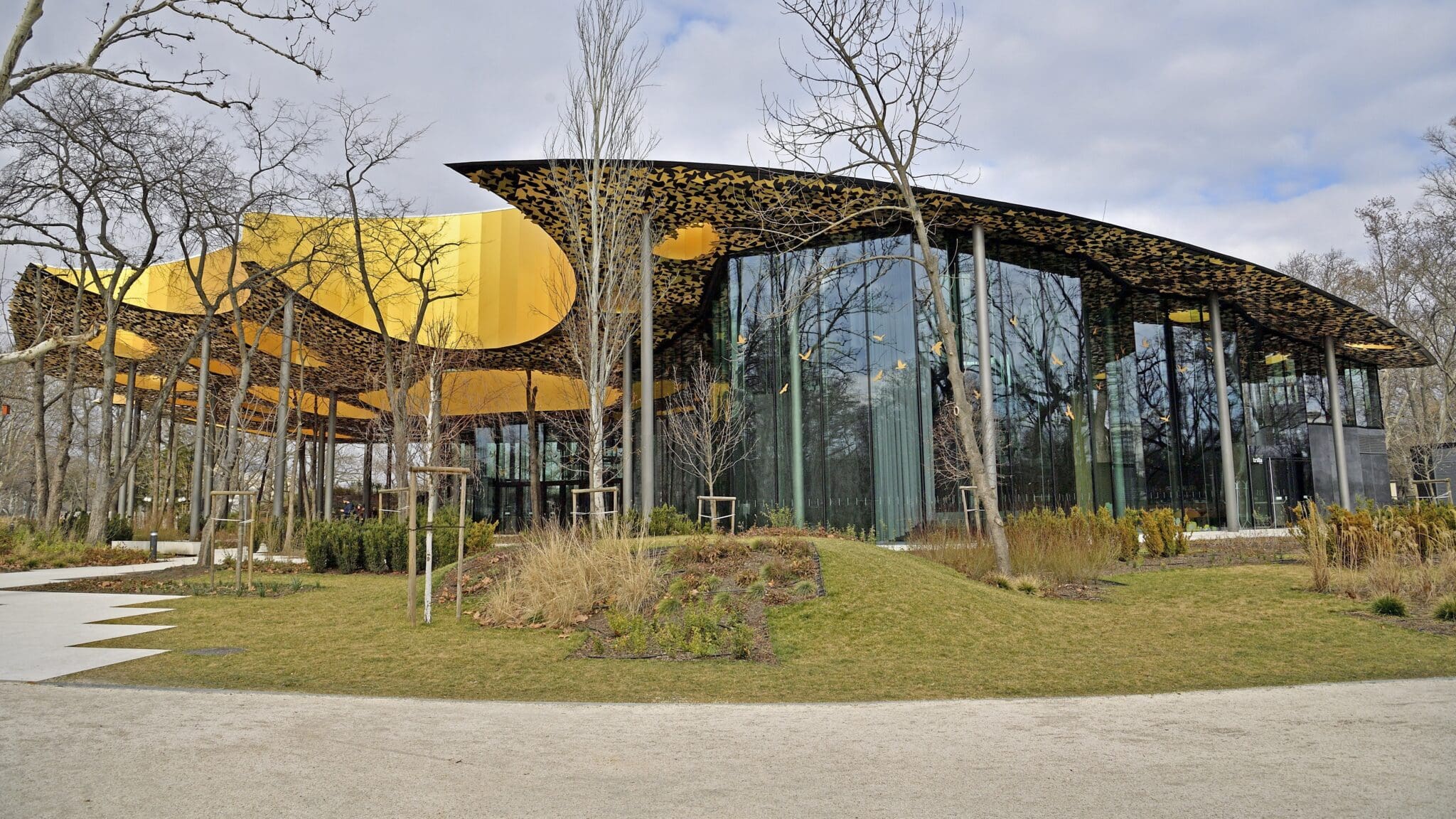 Harmony and Couture: Exploring the World of Divas at the Hungarian ...