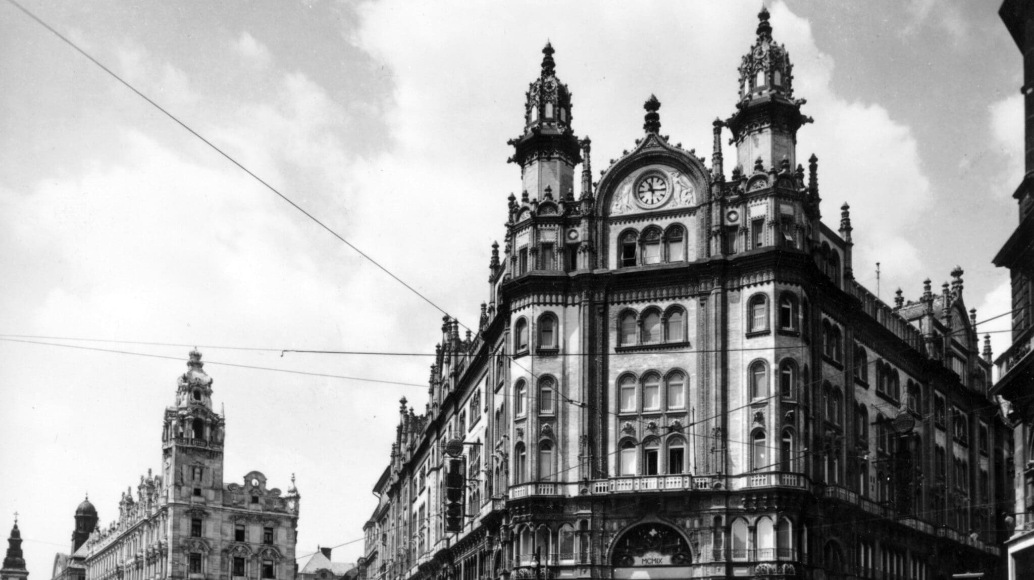 What Does the Párisi Passage of Budapest Have to Do with Paris ...