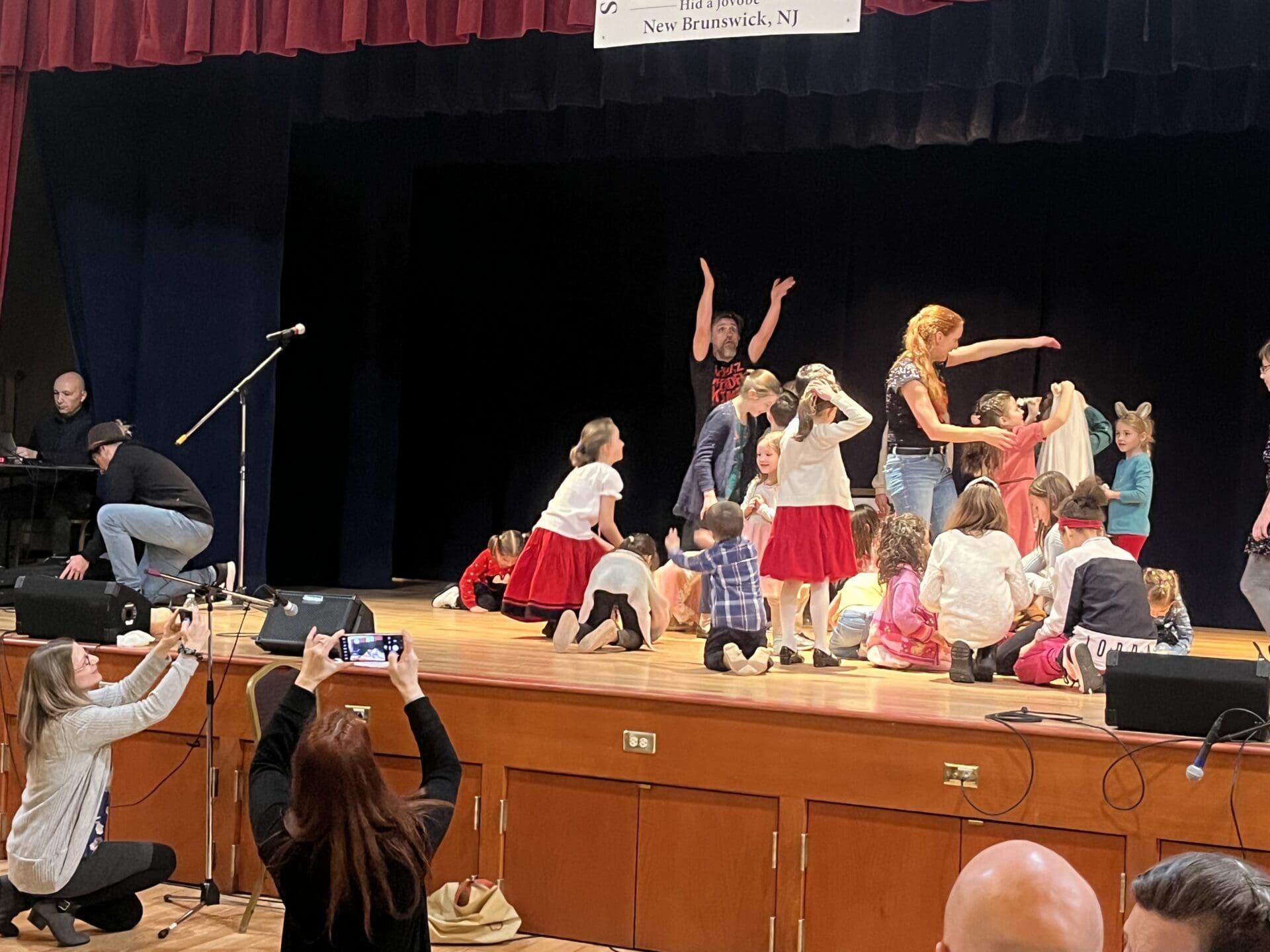 Success of Teaching Hungarian Based on Cooperation between Families and ...