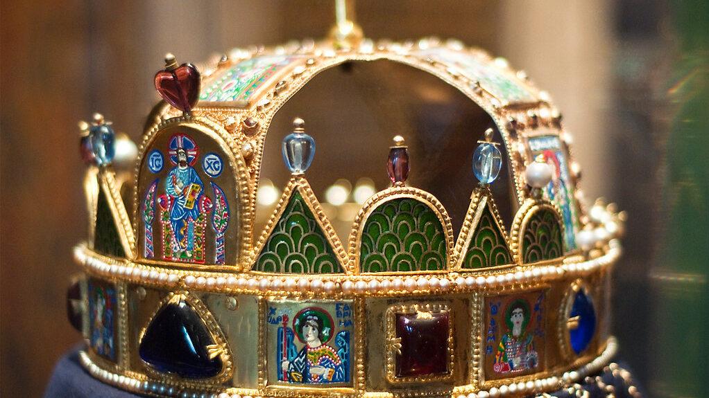 US Embassy Honours 48th Anniversary of Holy Crown’s Return to Hungary ...